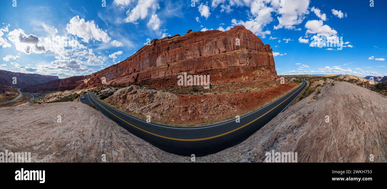 Viewpoint right after Arches National Park Visitor Center in the Aches ...