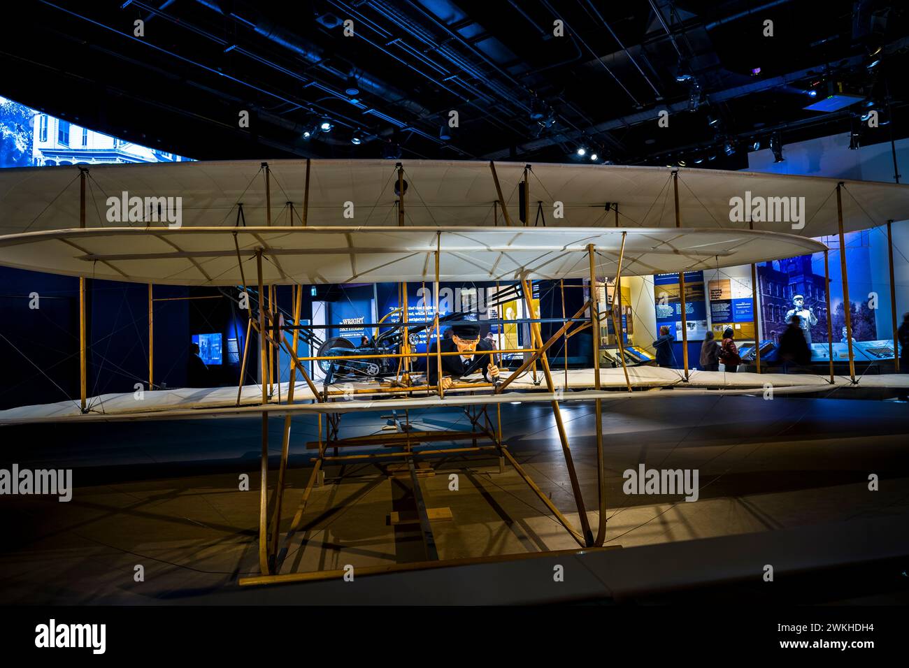 THE 1903 WRIGHT FLYER NATIONAL AIR AND SPACE MUSEUM WASHINGTON DC USA ...