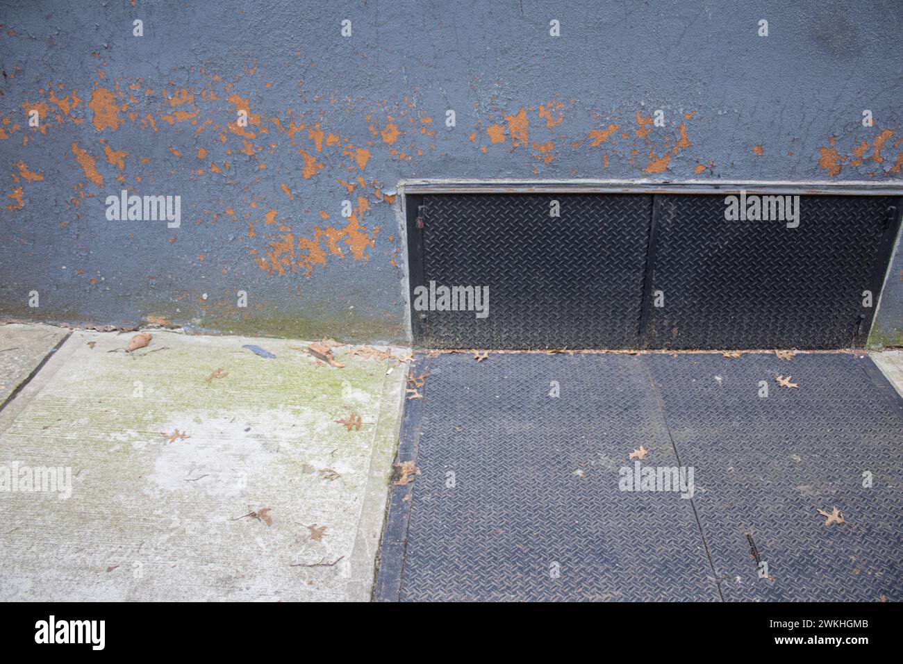 Gray metal wall hi-res stock photography and images - Alamy