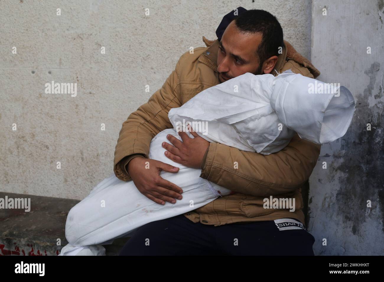 A Palestinian holds his child killed( in the Israeli bombard, ent of ...