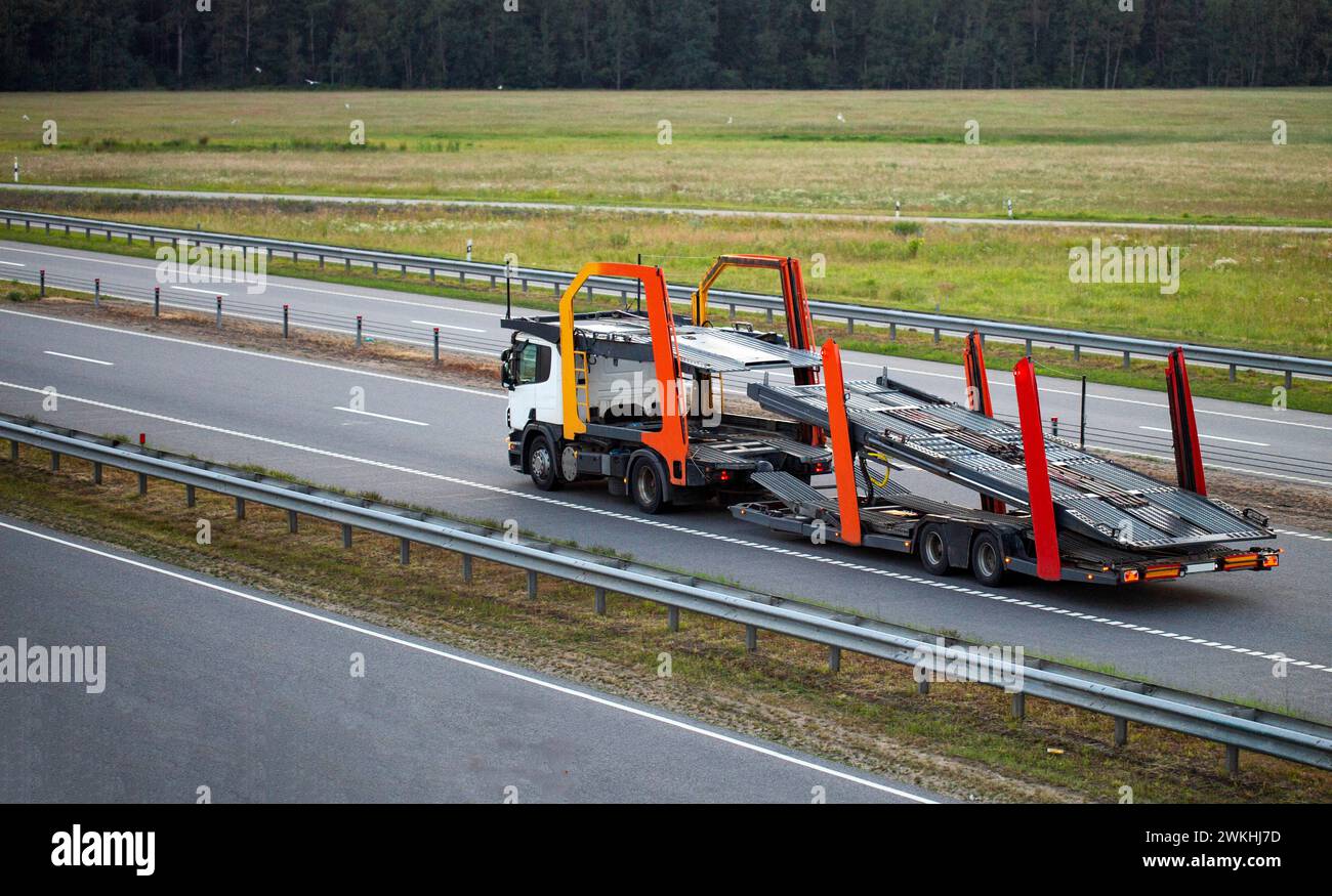 Car behind tractor hi-res stock photography and images - Alamy