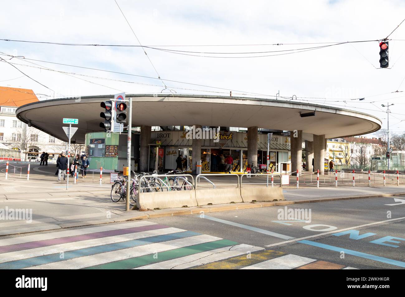 Hietzing station near Schnonbrunn gardens, Vienna, Austria Stock Photo ...