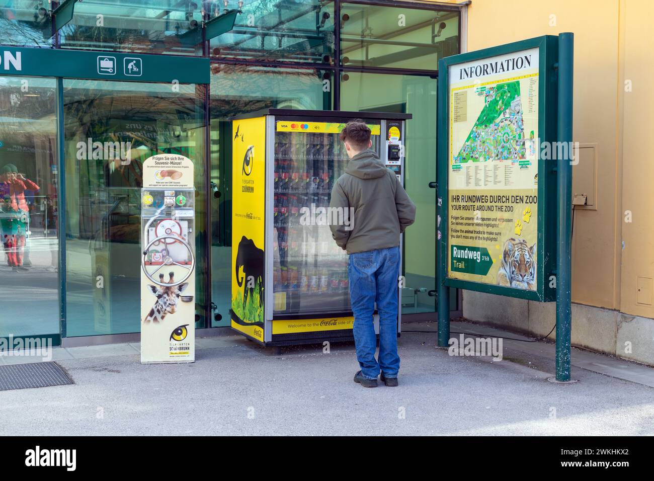 Coin opperated vending machine hi-res stock photography and images - Alamy