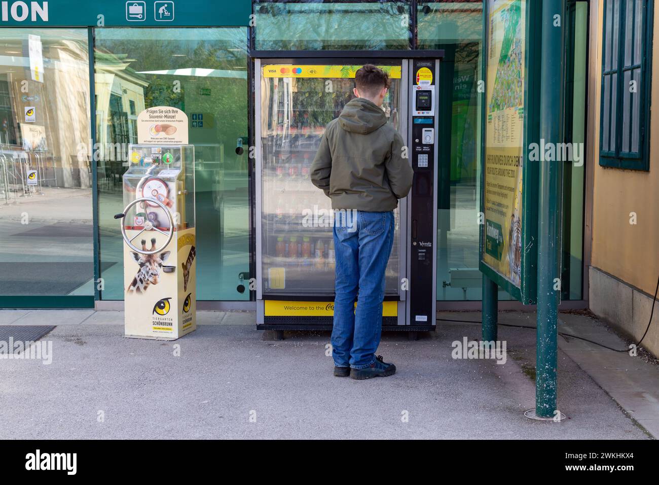 Coin opperated vending machine hi-res stock photography and images - Alamy