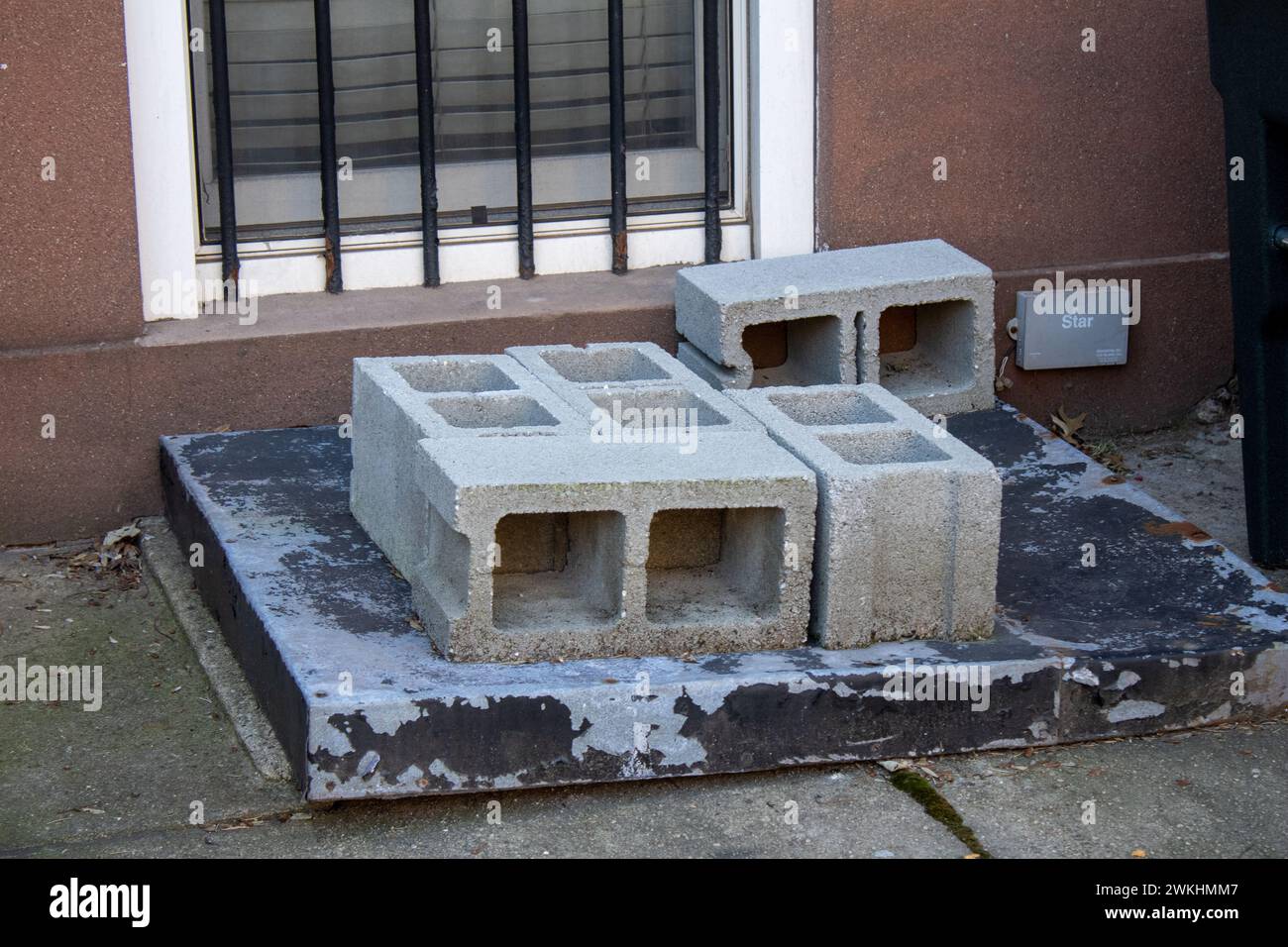 Arrangement of bricks hi-res stock photography and images - Alamy