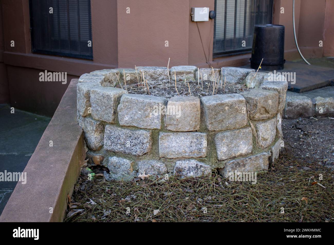 Very large stone planter hi-res stock photography and images - Alamy