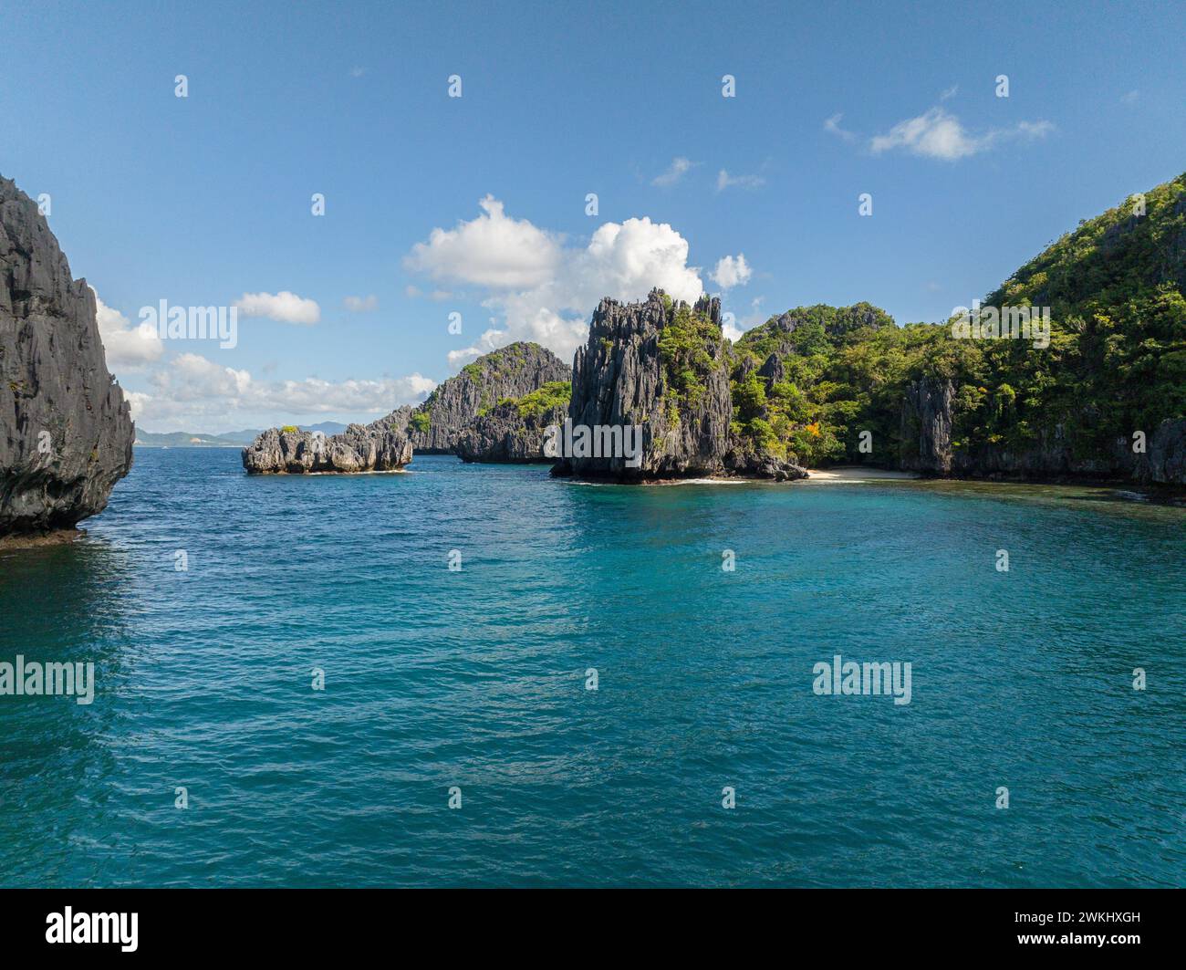 Islets and Island in El Nido under blue sky and clouds. Palawan ...
