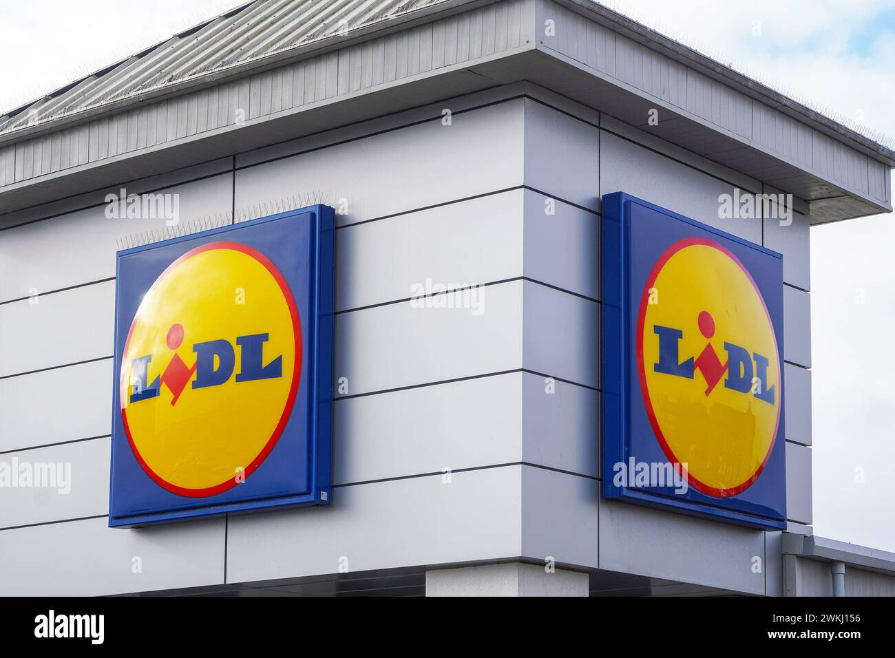 Lidl signage hi-res stock photography and images - Alamy