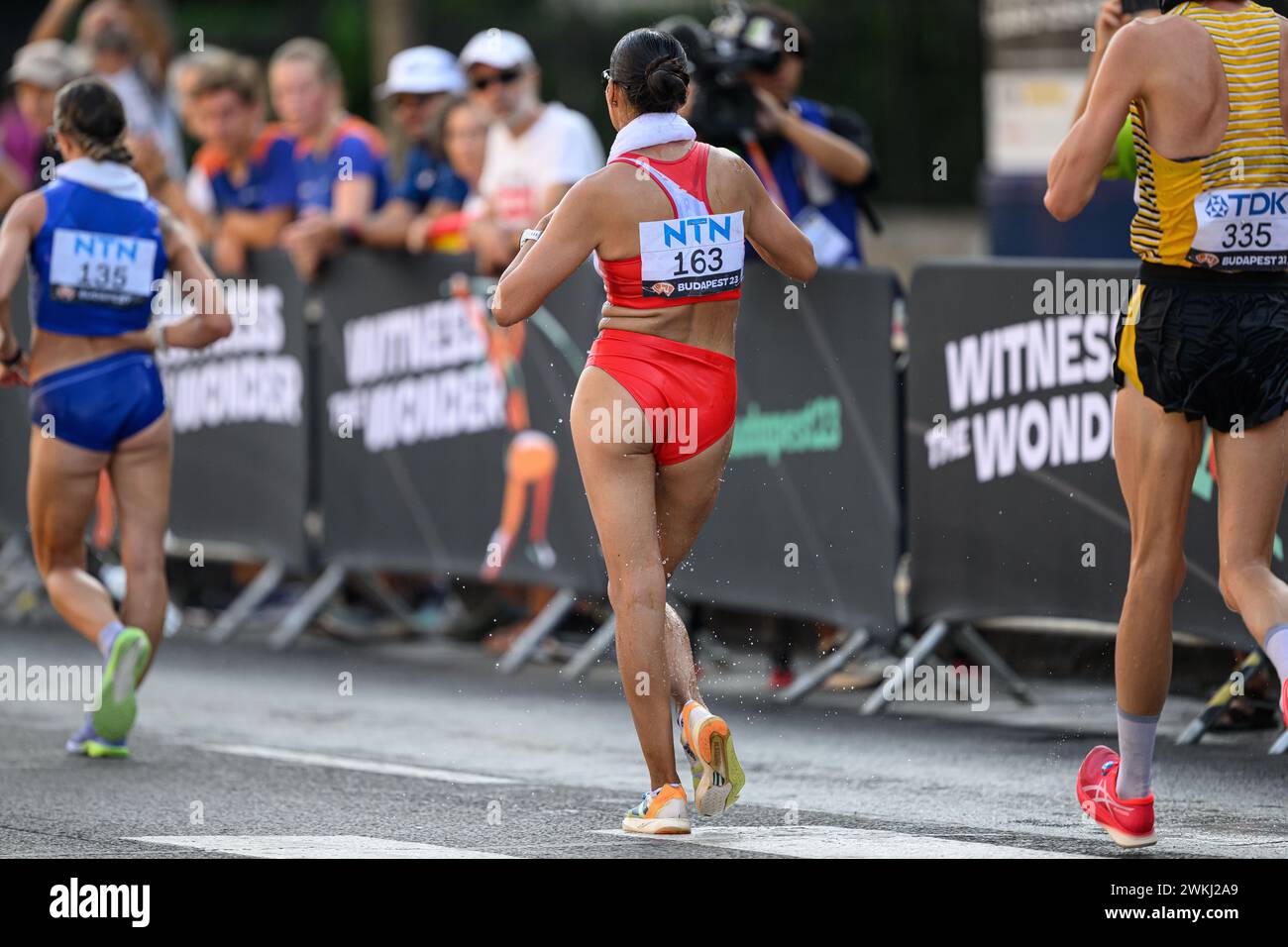 Kimberly GARCÍA LEÓN participating in the 35 KILOMETRES RACE WALK at ...