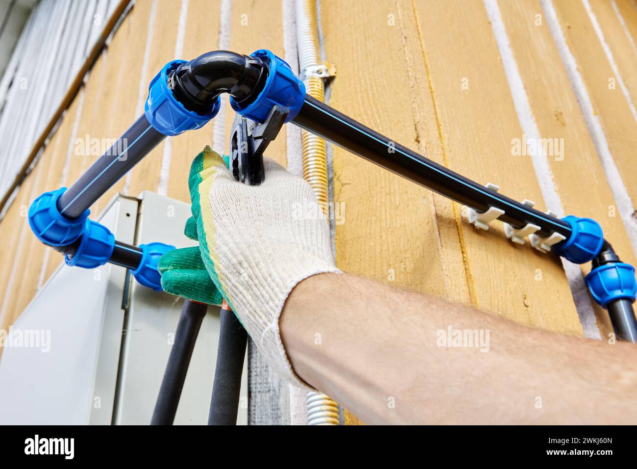 Elbow compression fittings for HDPE pipes are used when installing ...