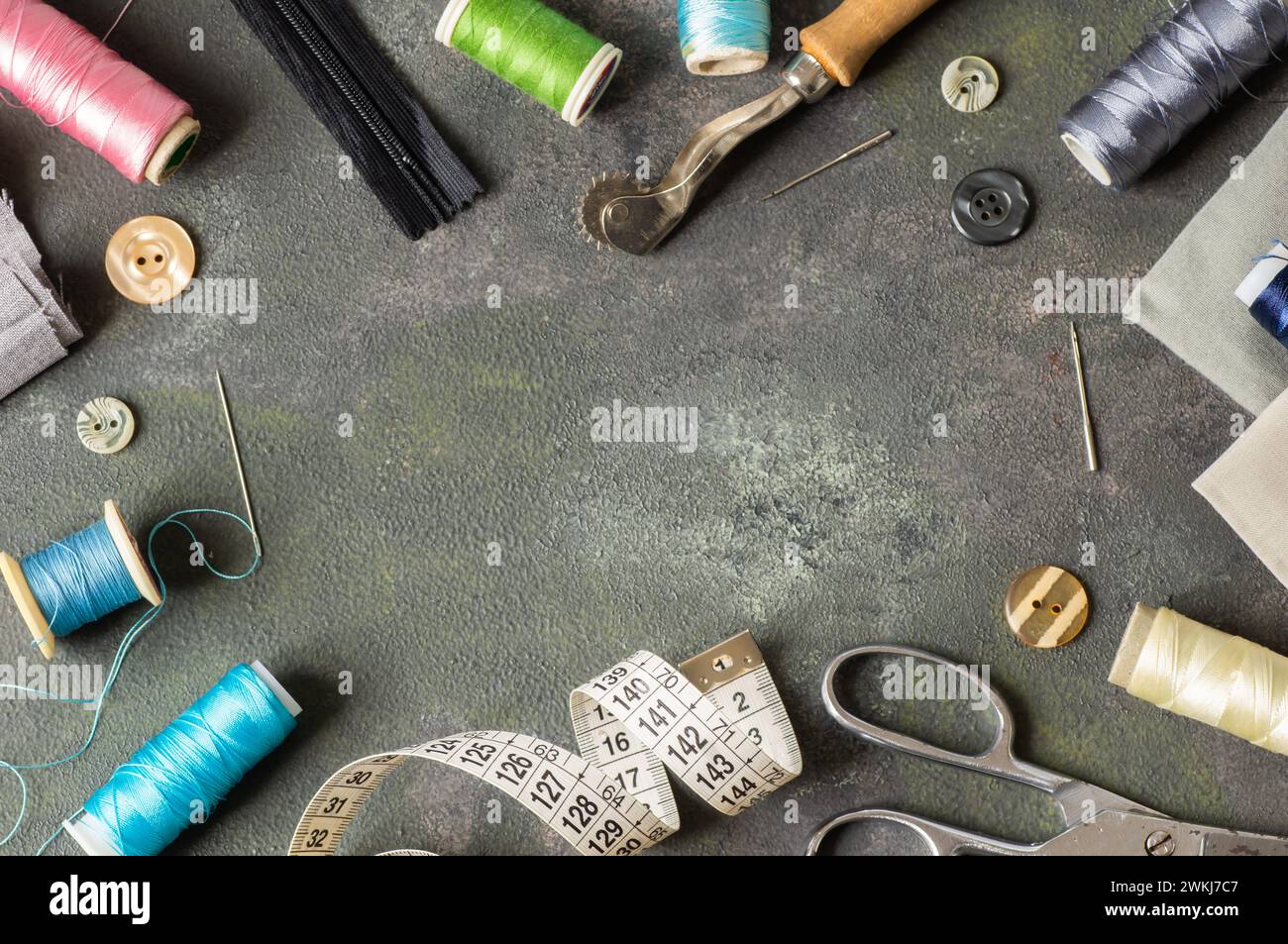 White tracing threads hi-res stock photography and images - Alamy