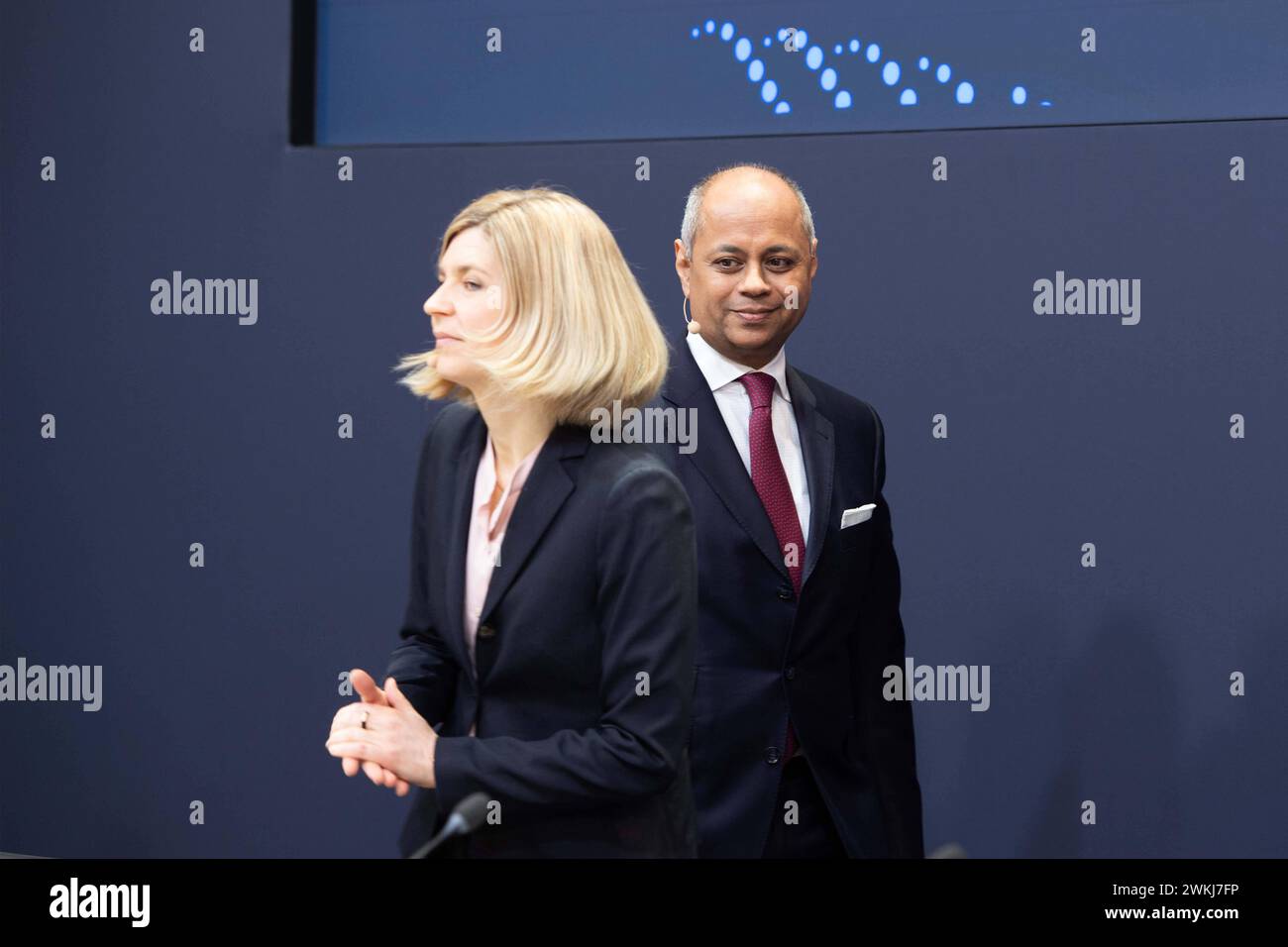 Sara HENNICKEN, CFO, Finanzvorstand, Finanzen, Michael SEN ...