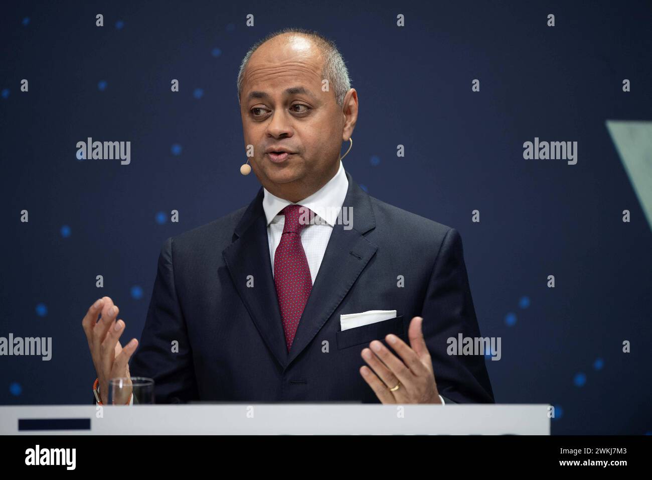 Michael SEN, Vorstandsvorsitzender, CEO, bei seiner Rede ...