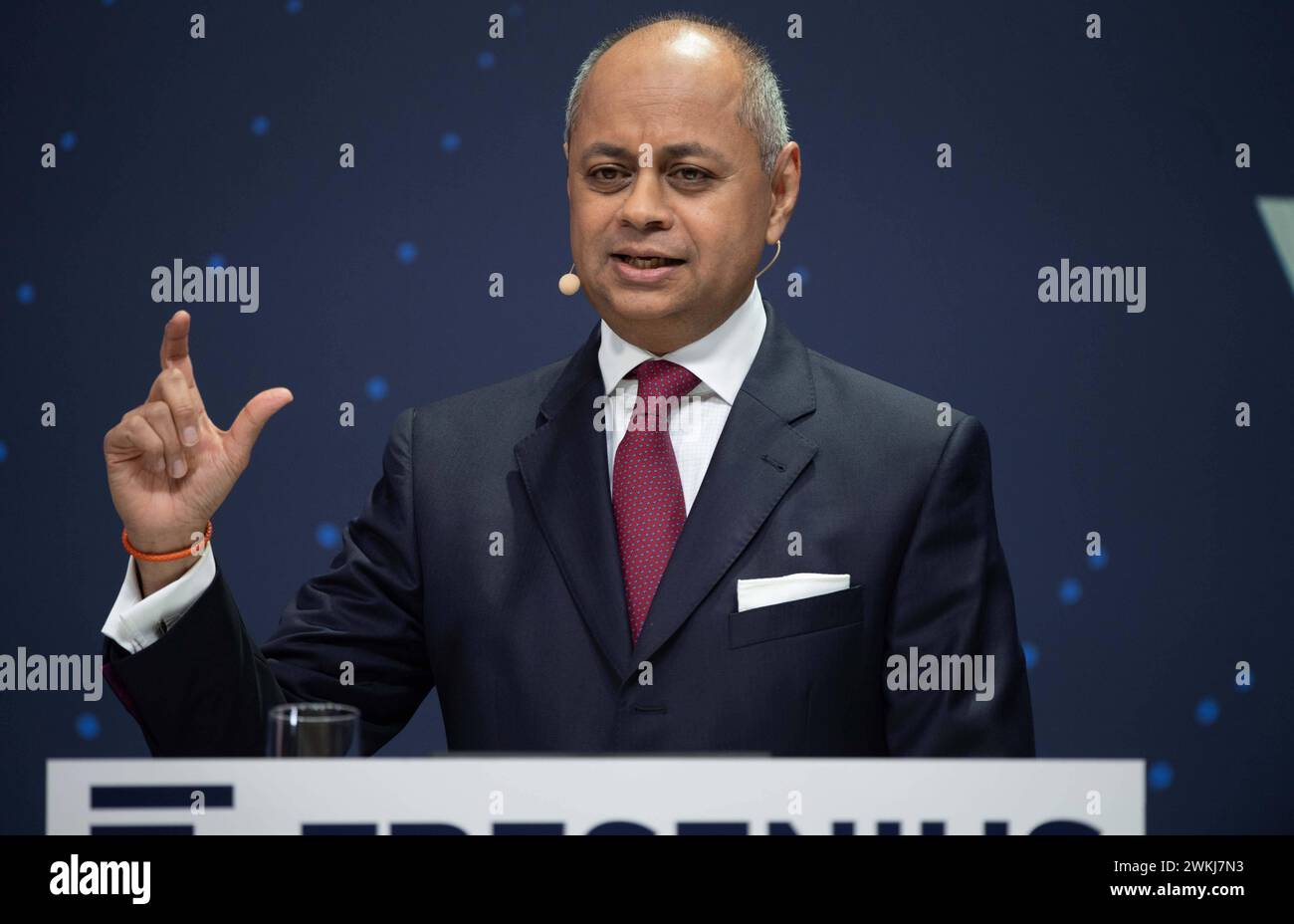 Michael SEN, Vorstandsvorsitzender, CEO, bei seiner Rede ...