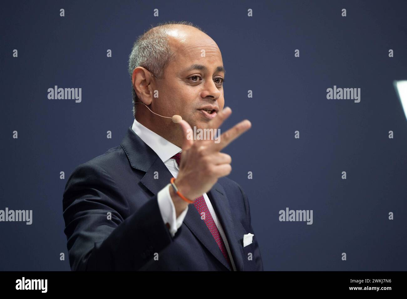 Michael SEN, Vorstandsvorsitzender, CEO, bei seiner Rede ...