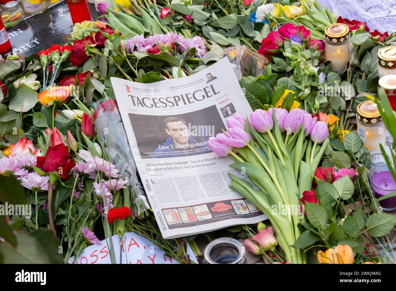 navalny memorial, flowers lie on ground, mourning candles burning after ...