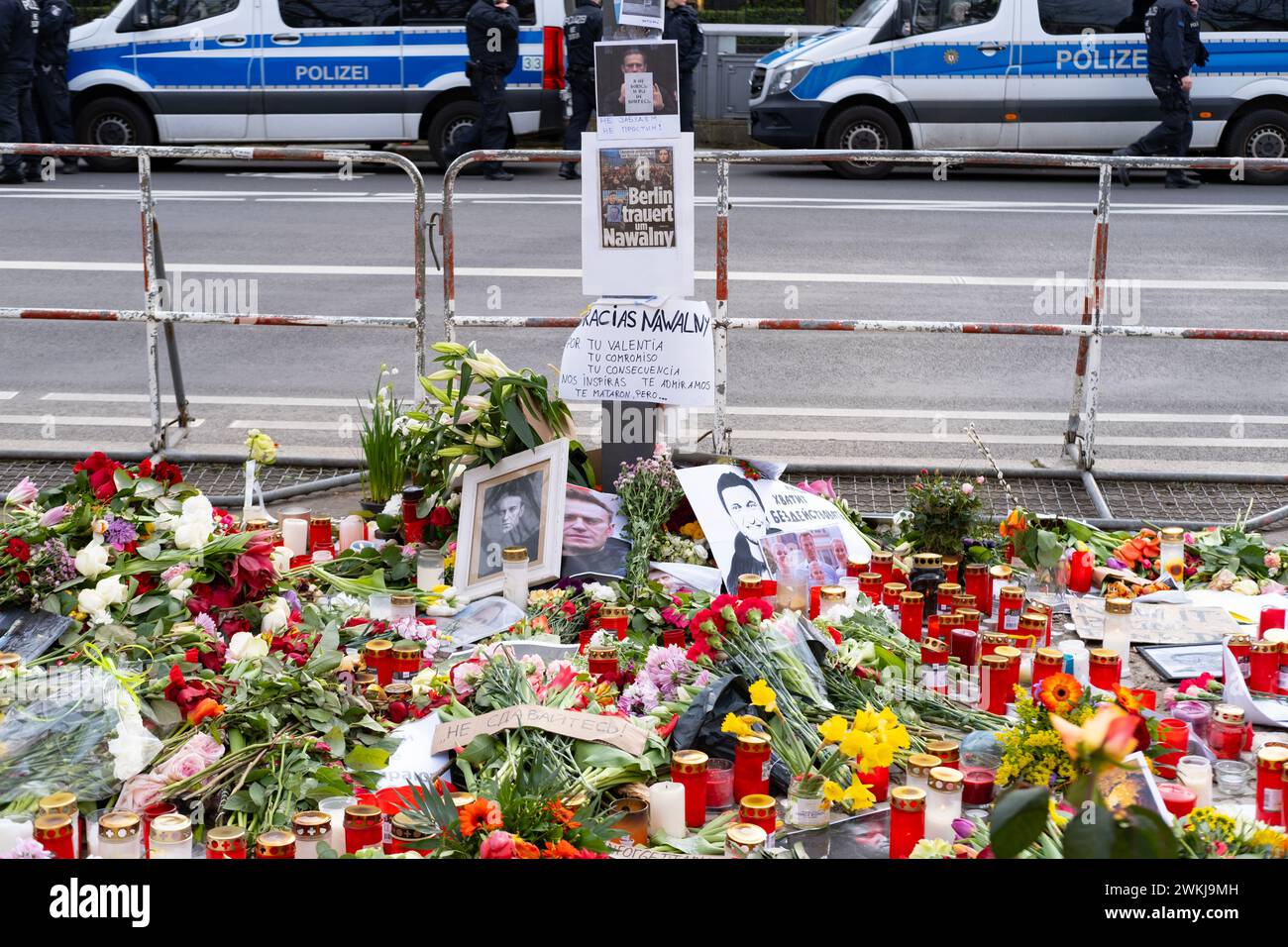 navalny memorial, flowers lie on ground, mourning candles burning after ...