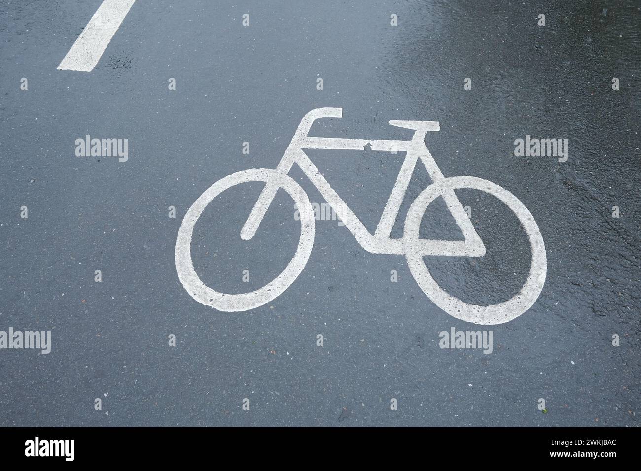 Stop cycle race sign hi-res stock photography and images - Alamy