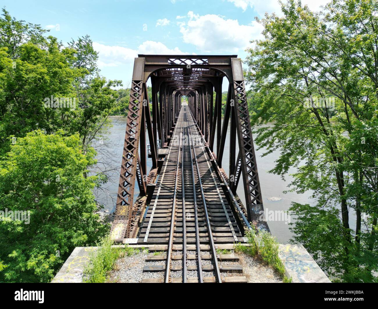 Rail crossing river hi-res stock photography and images - Alamy