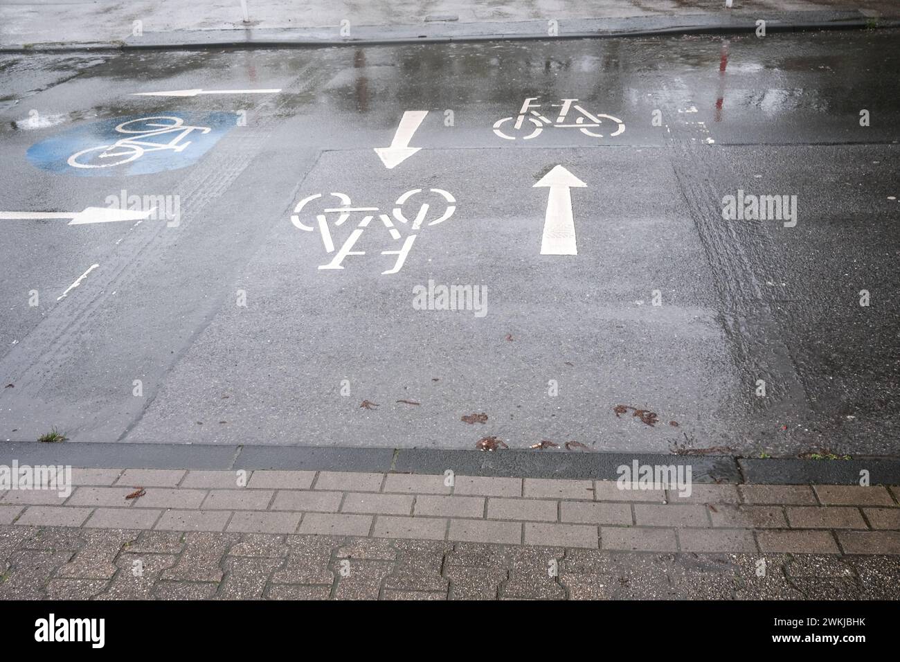 Stop cycle race sign hi-res stock photography and images - Alamy