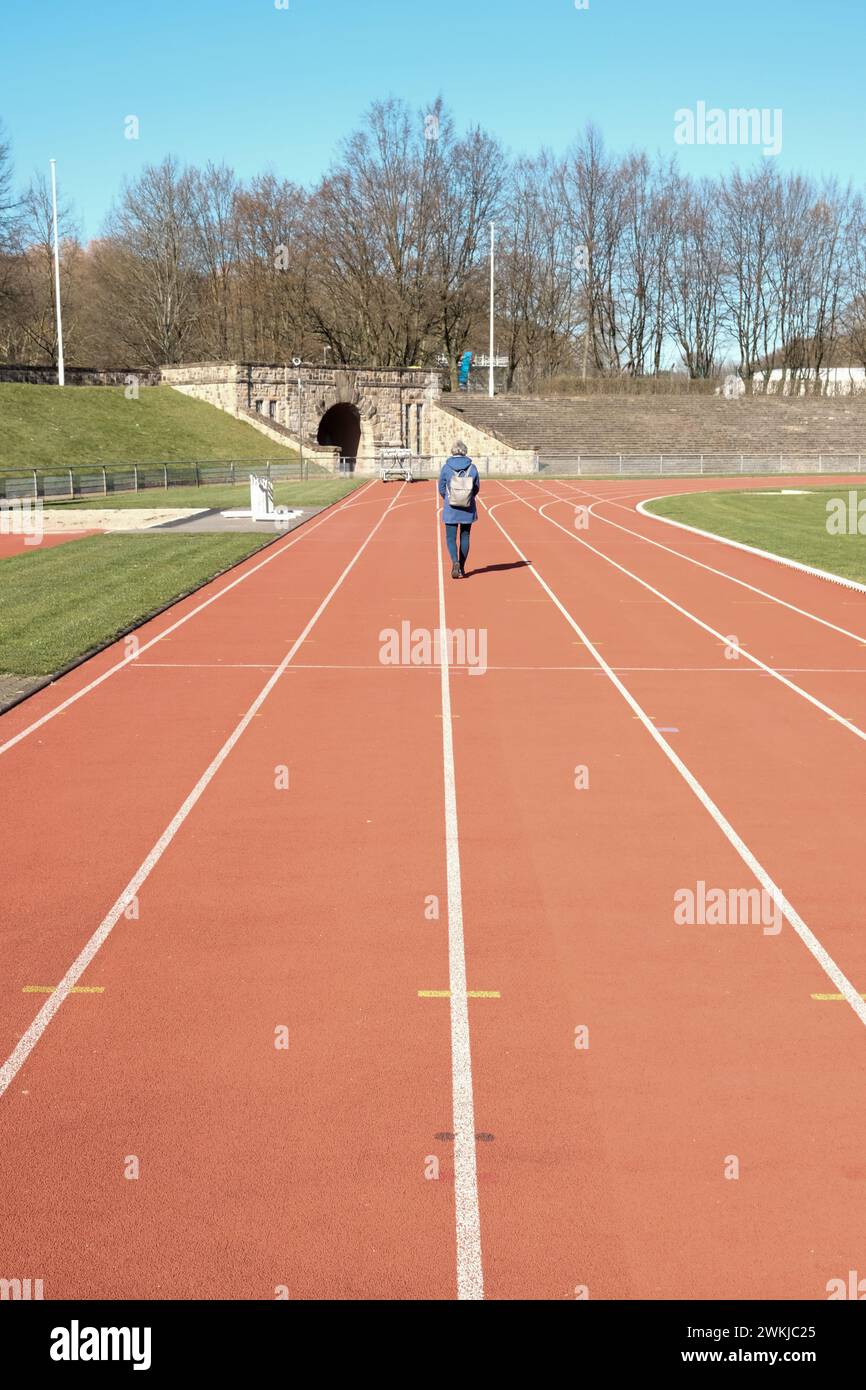 Red synthetic running track hi-res stock photography and images - Alamy
