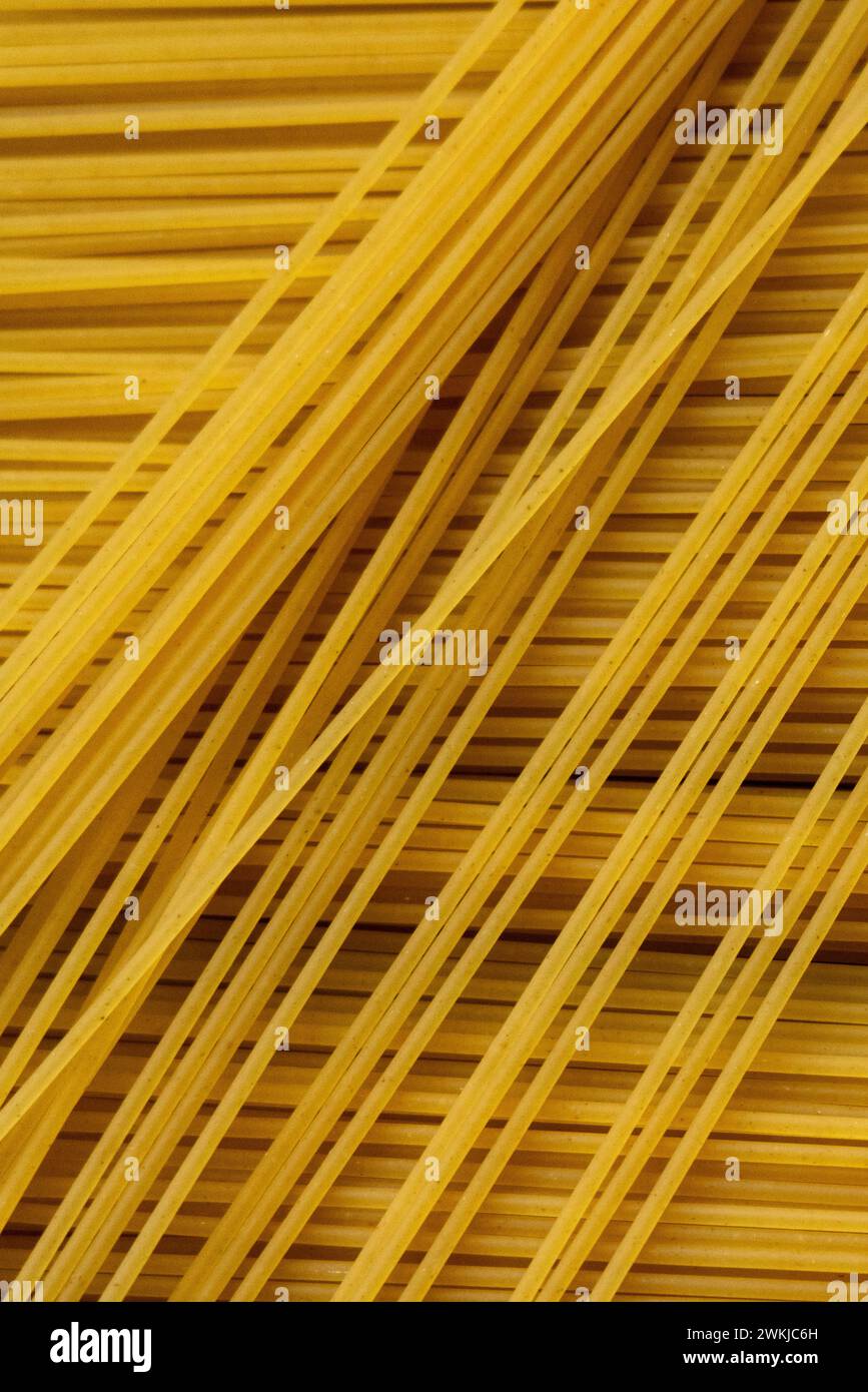 Raw spaguetti flat lay pattern Stock Photo - Alamy