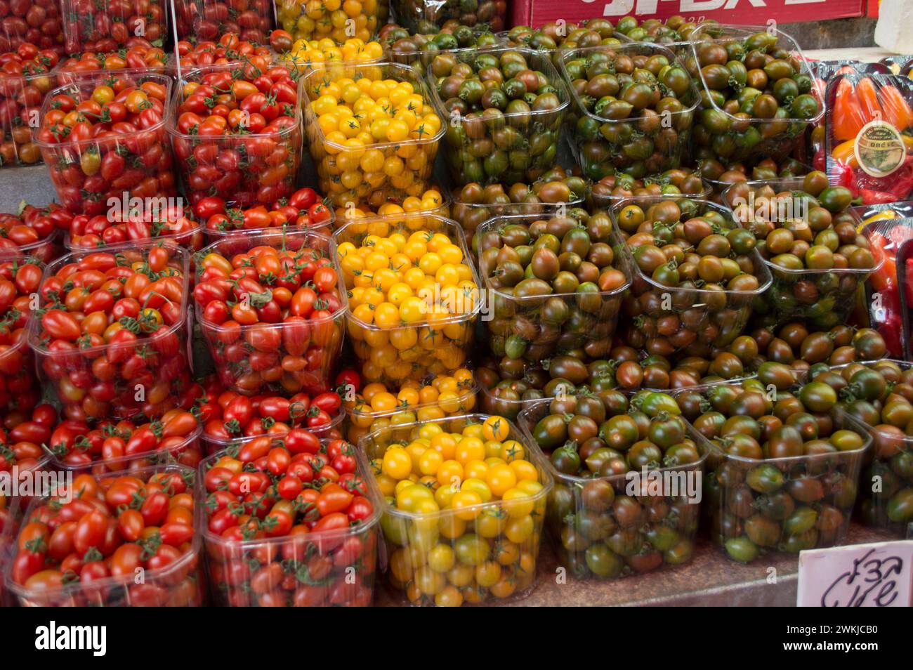 Tomate salat hi-res stock photography and images - Alamy
