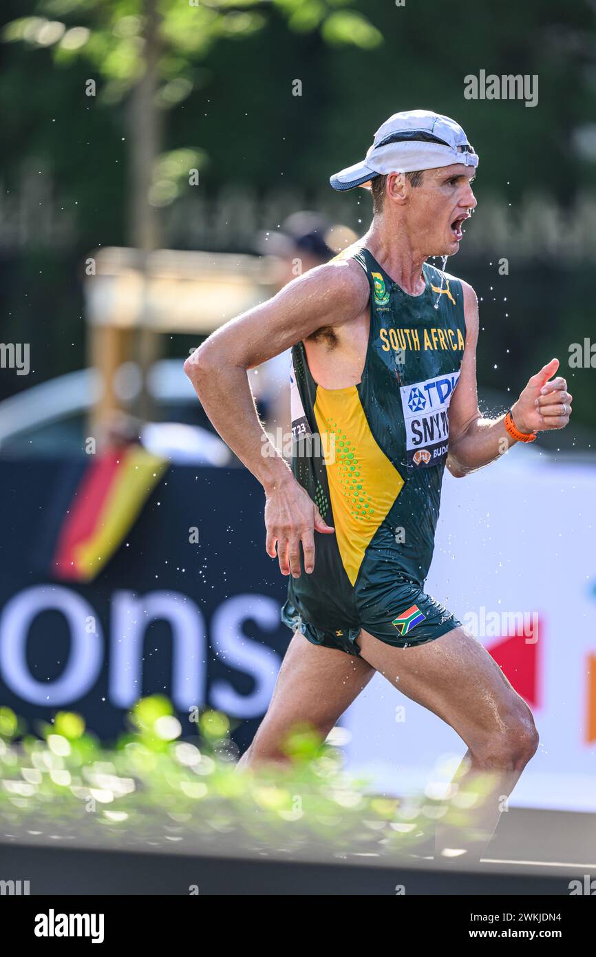 Wayne SNYMAN participating in the 35 KILOMETRES RACE WALK at the World ...