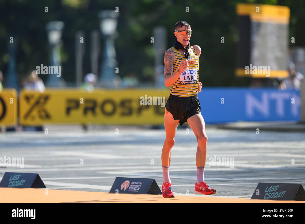 Christopher LINKE participating in the 35 KILOMETRES RACE WALK at the ...
