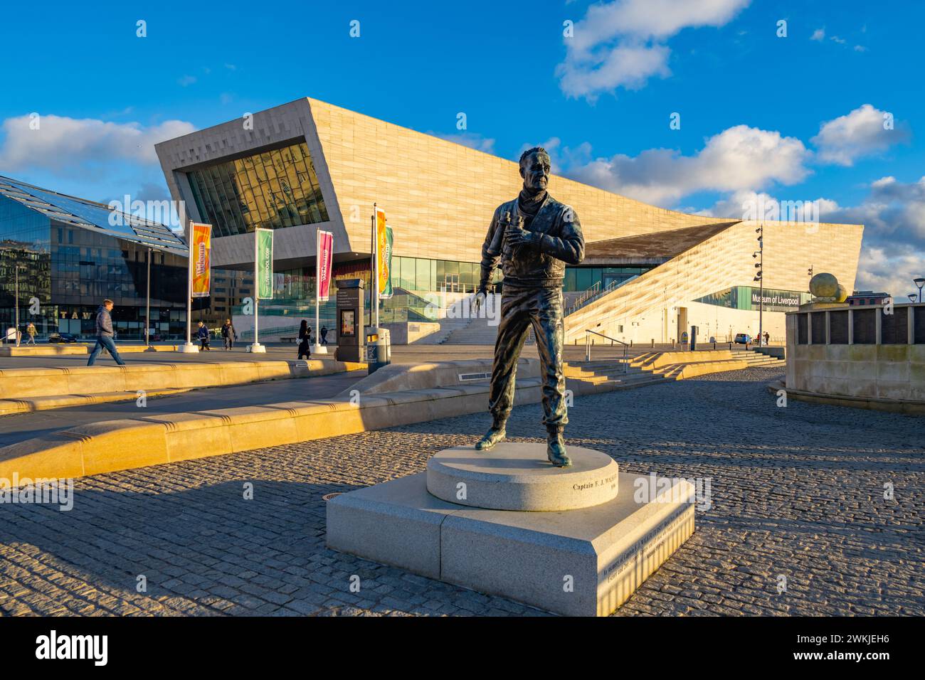 Statue of captain walker hi-res stock photography and images - Alamy