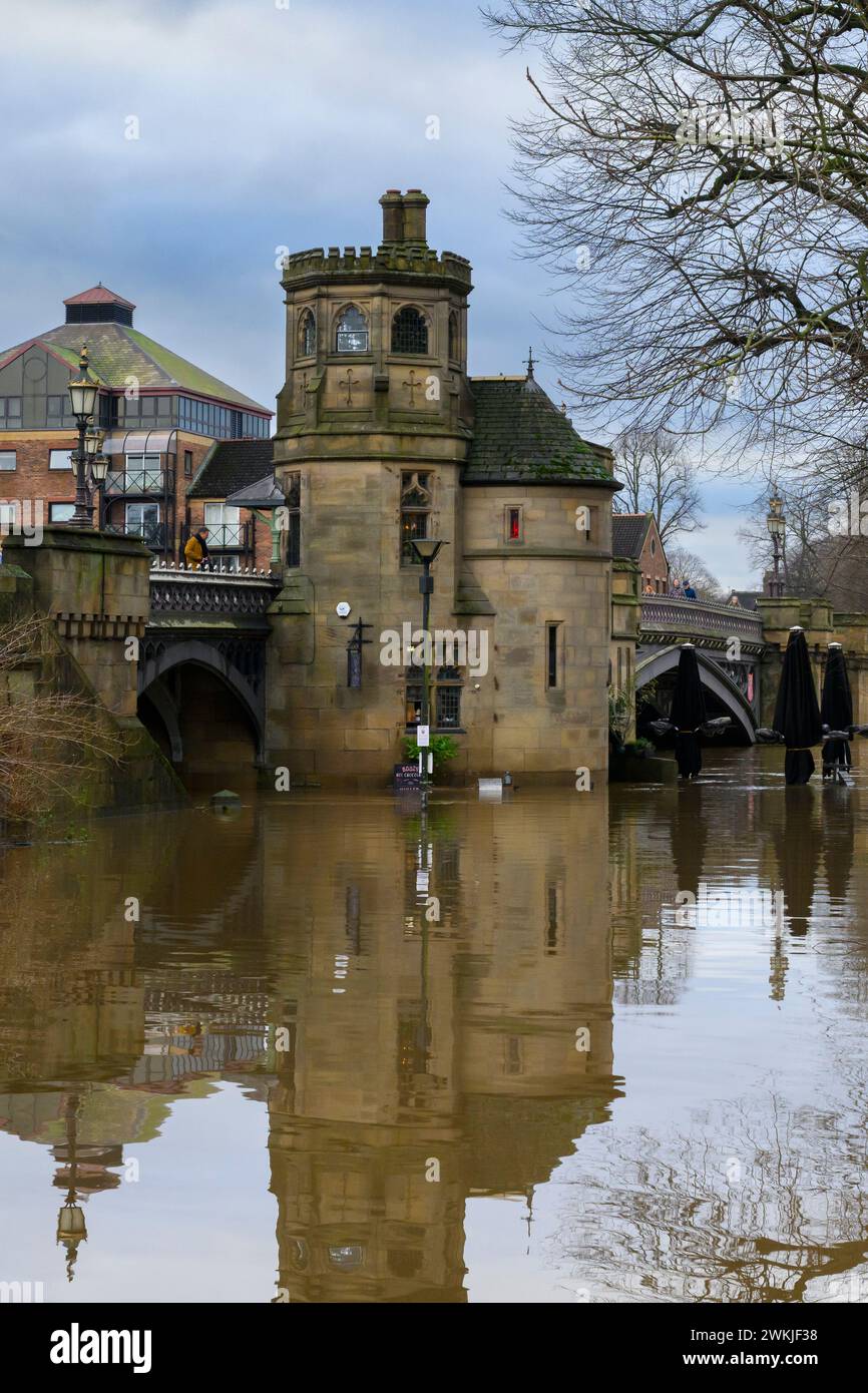 River Ouse burst its banks & floods after heavy rain (riverbank under ...