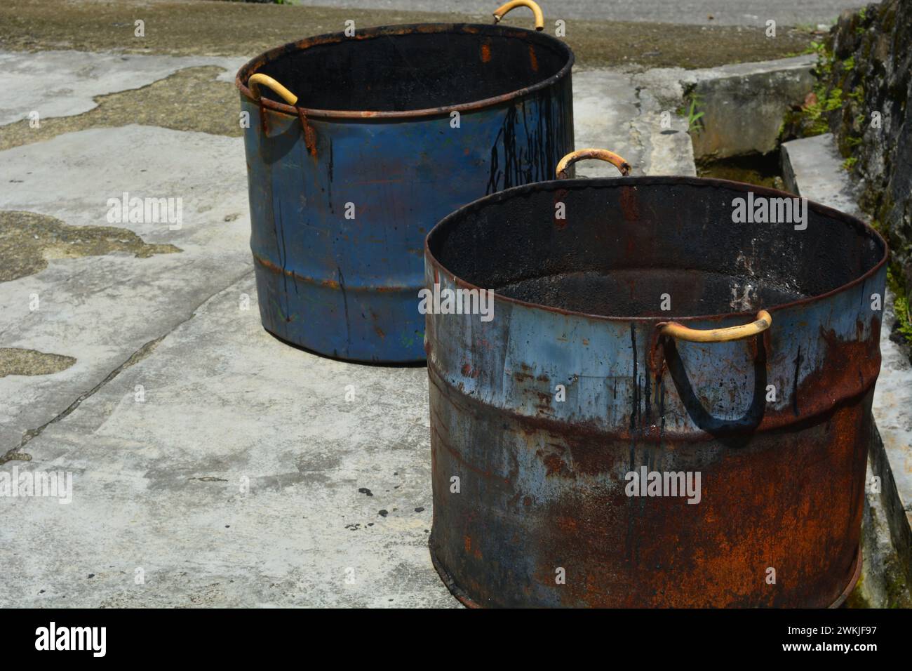 Photo of two trash cans made from used cans Stock Photo - Alamy