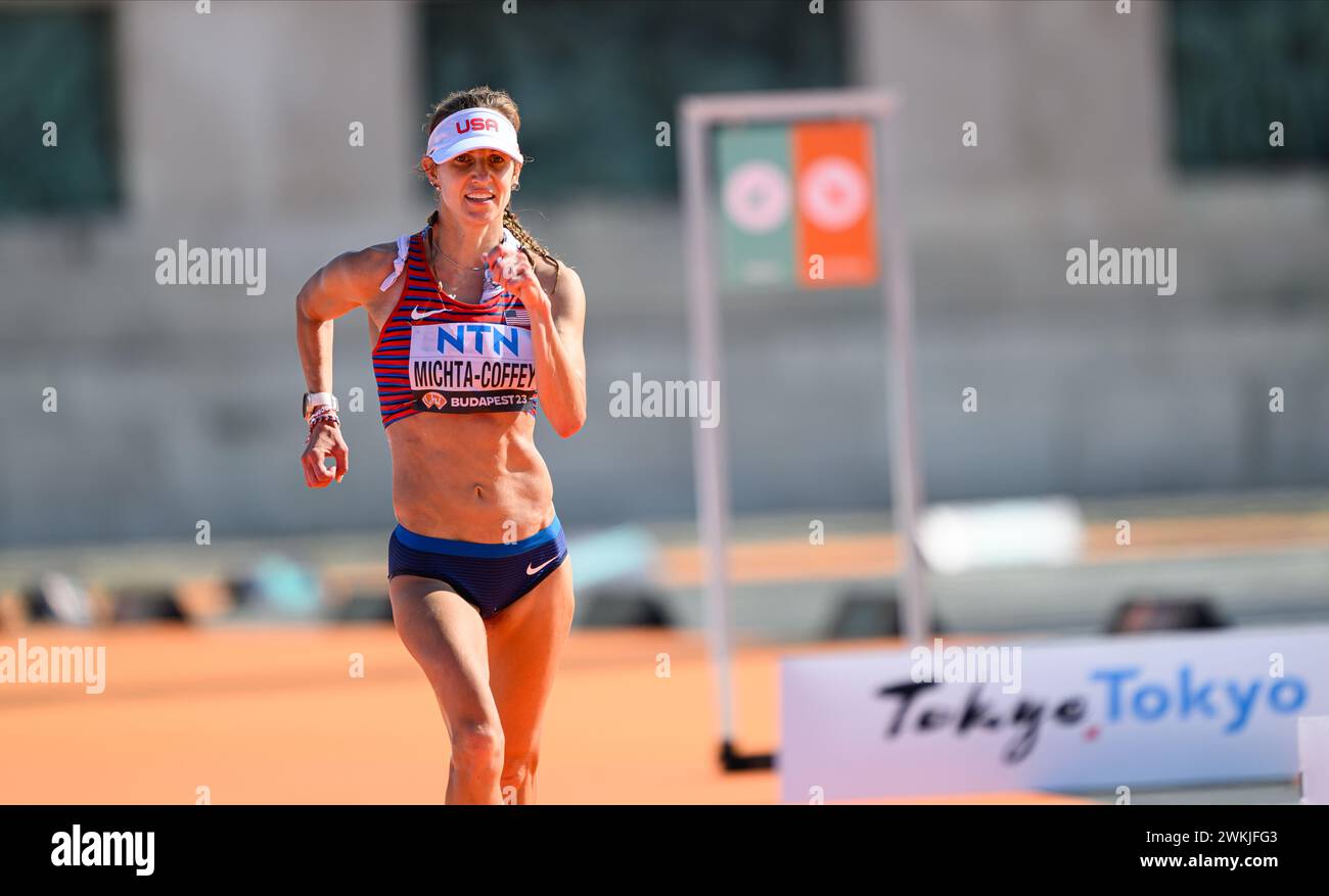 Maria MICHTA-COFFEY participating in the 35 KILOMETRES RACE WALK at the ...