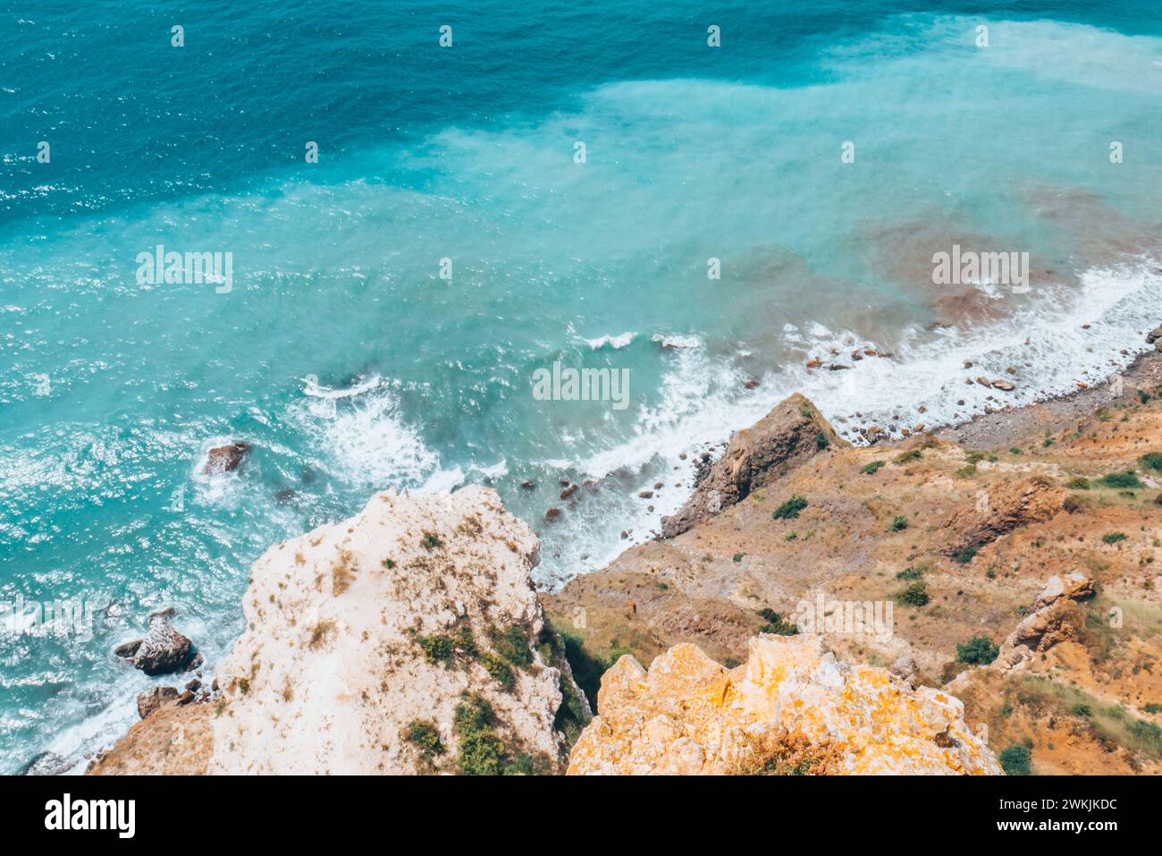 Beach waves from top view hi-res stock photography and images - Alamy