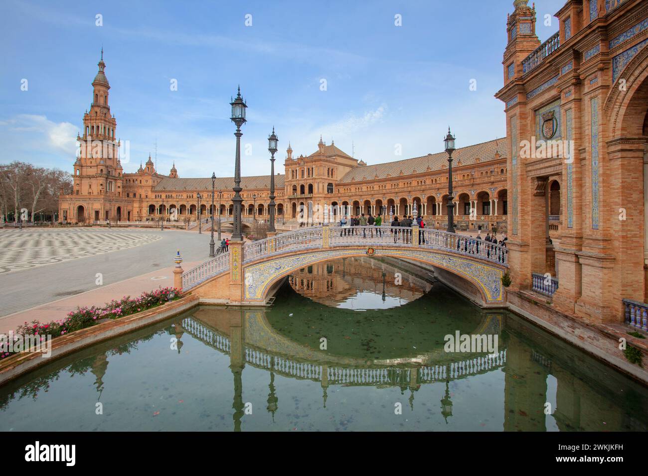 The "Plaza de Espana" square (Spain Square) in the Maria Luisa Park ...