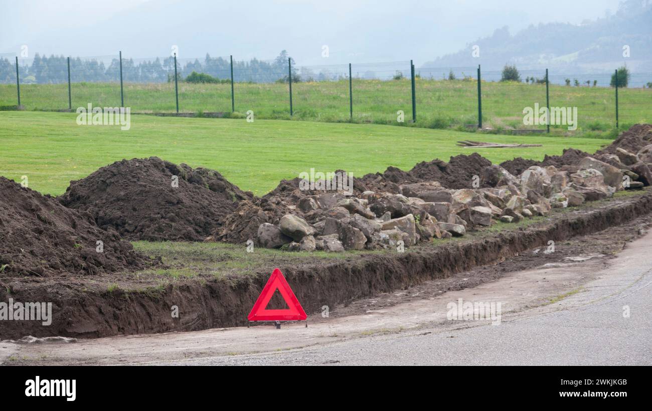 Red warning triangle hi-res stock photography and images - Alamy