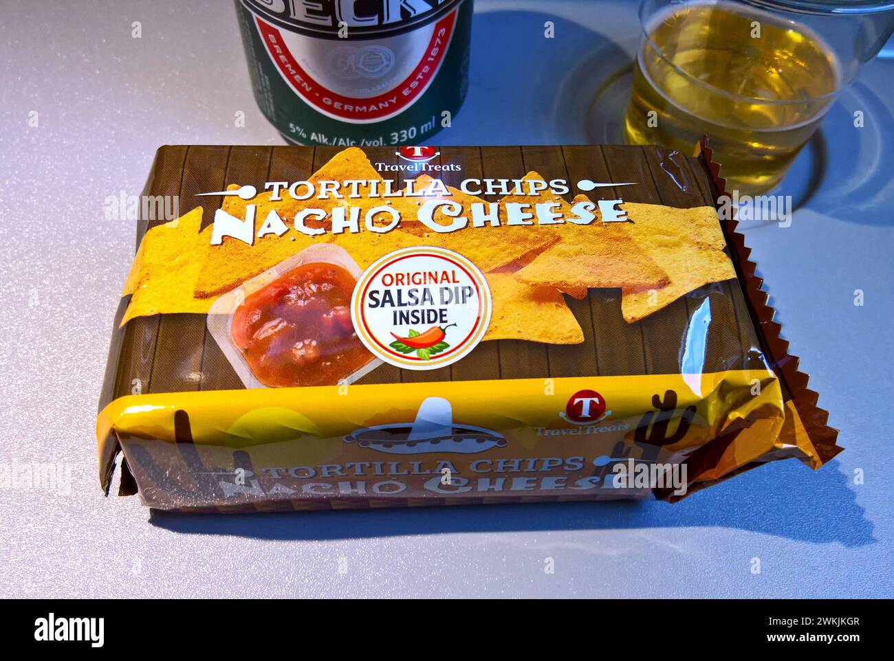 Food: Travel Treats - Tortilla Chips in einem Flugzeug der Condor ...