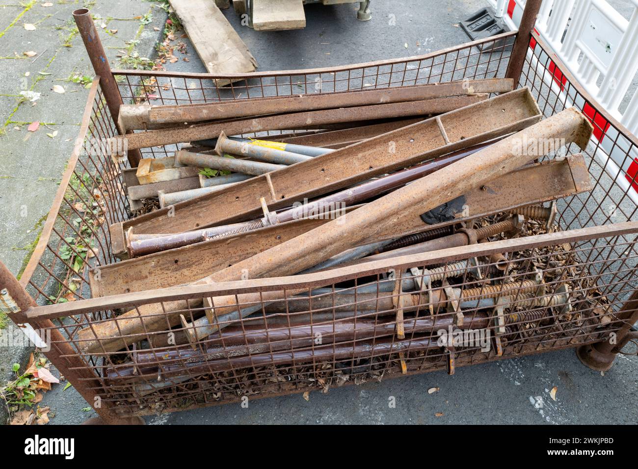 Rusty junk hi-res stock photography and images - Alamy