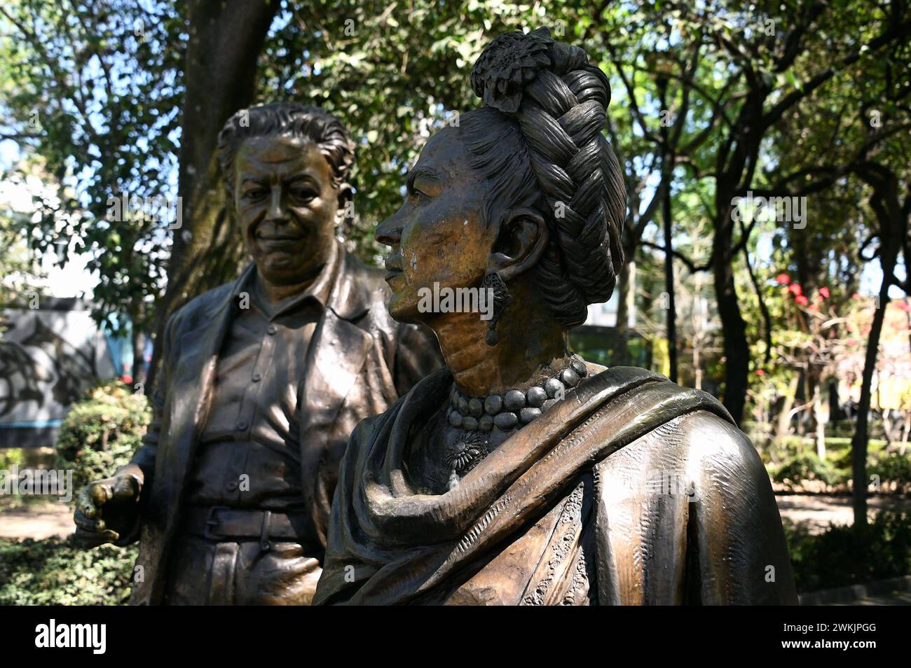 Statuen von Frida Kahlo und Diego Rivera im Frida Kahlo Park, Coyoacan ...