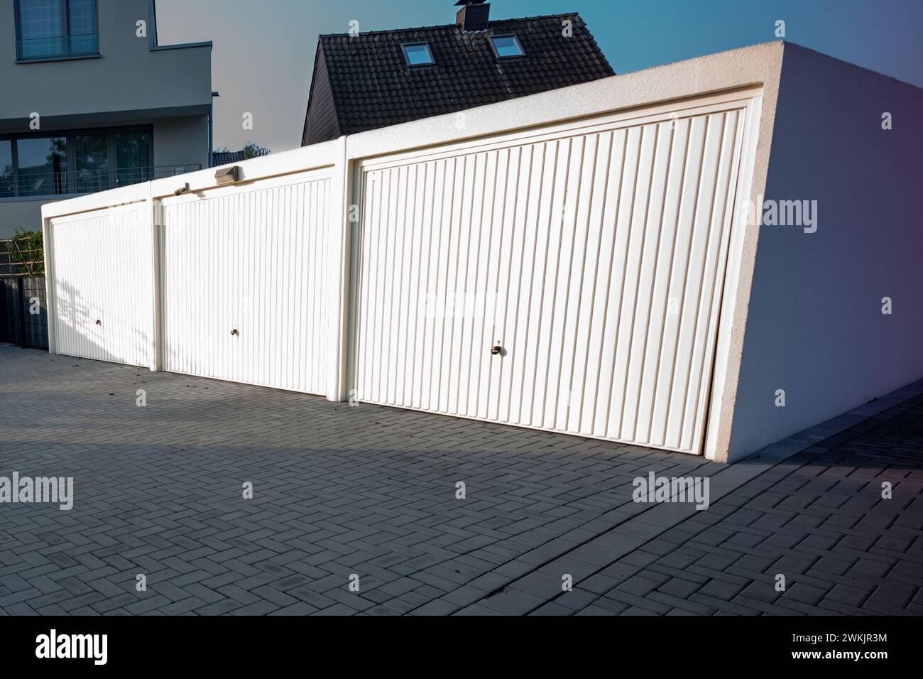 Garage interior empty doors hi-res stock photography and images - Alamy