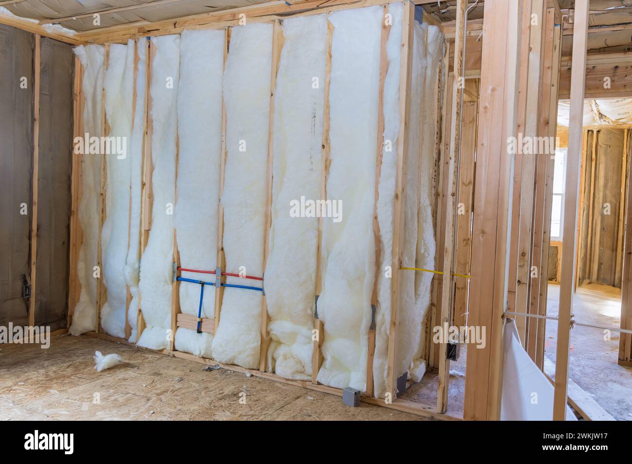 Work on insulation wall of new residential building Stock Photo - Alamy
