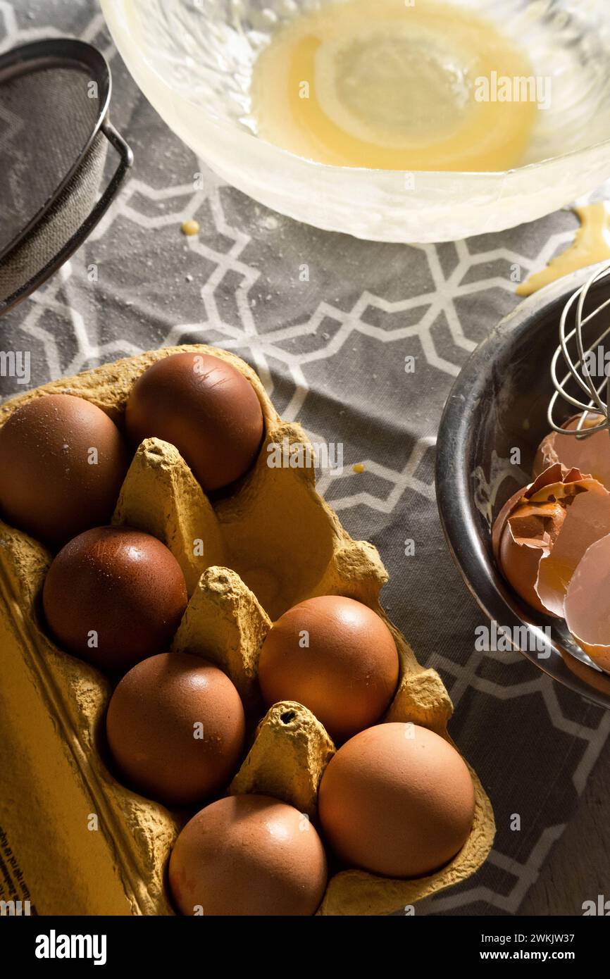 Eggshell table hi-res stock photography and images - Alamy