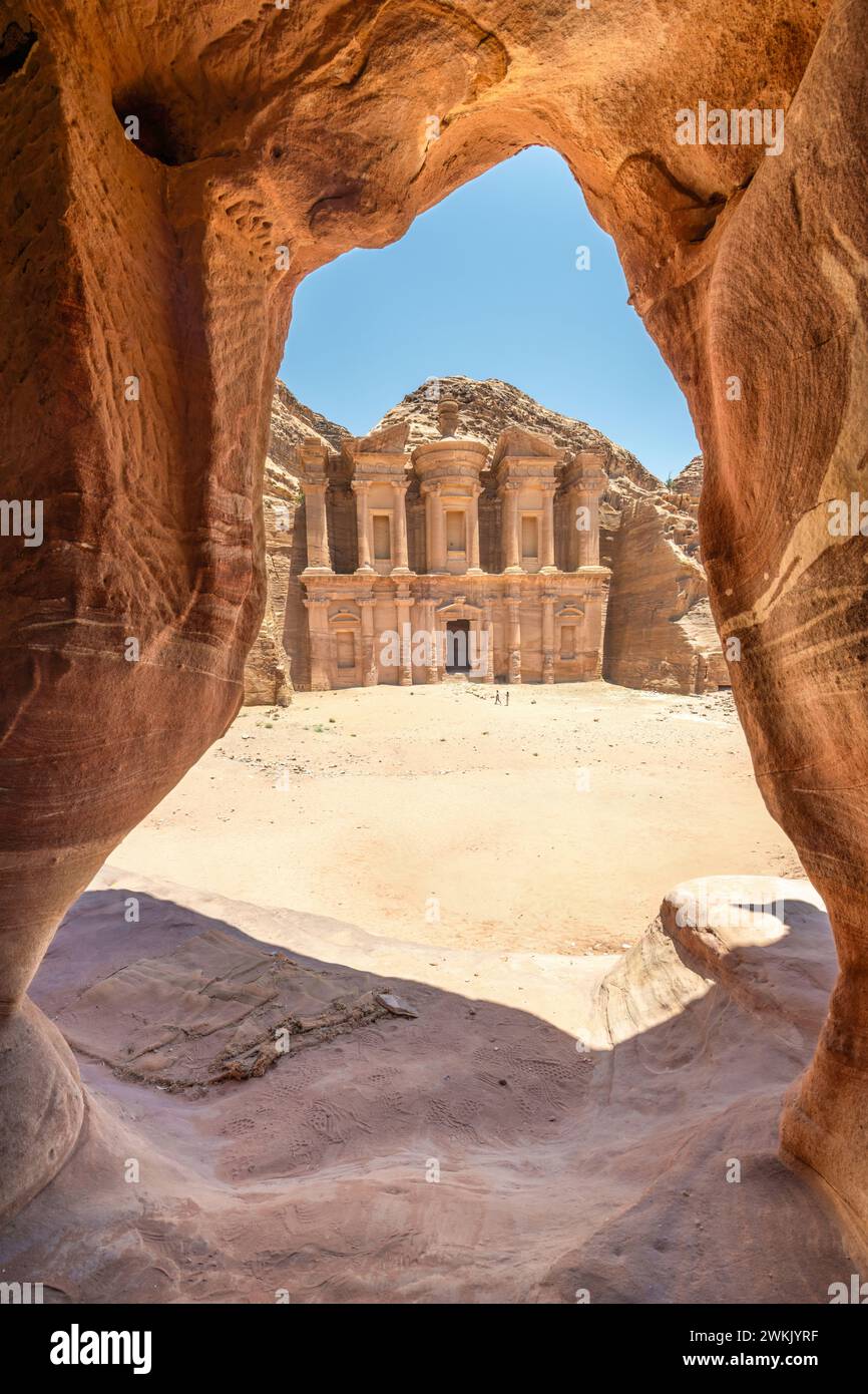 Petra monastery building hi-res stock photography and images - Alamy