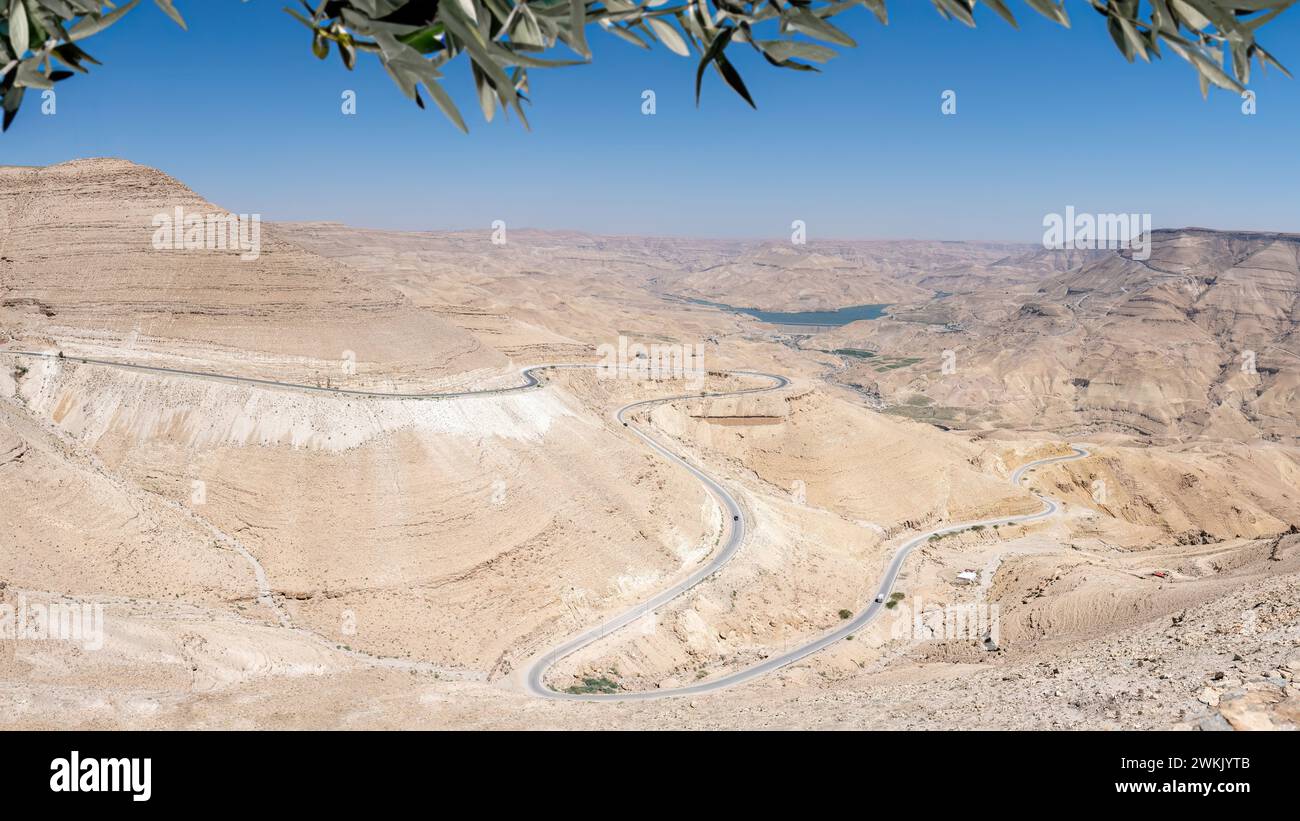 Desert highway jordan hi-res stock photography and images - Alamy