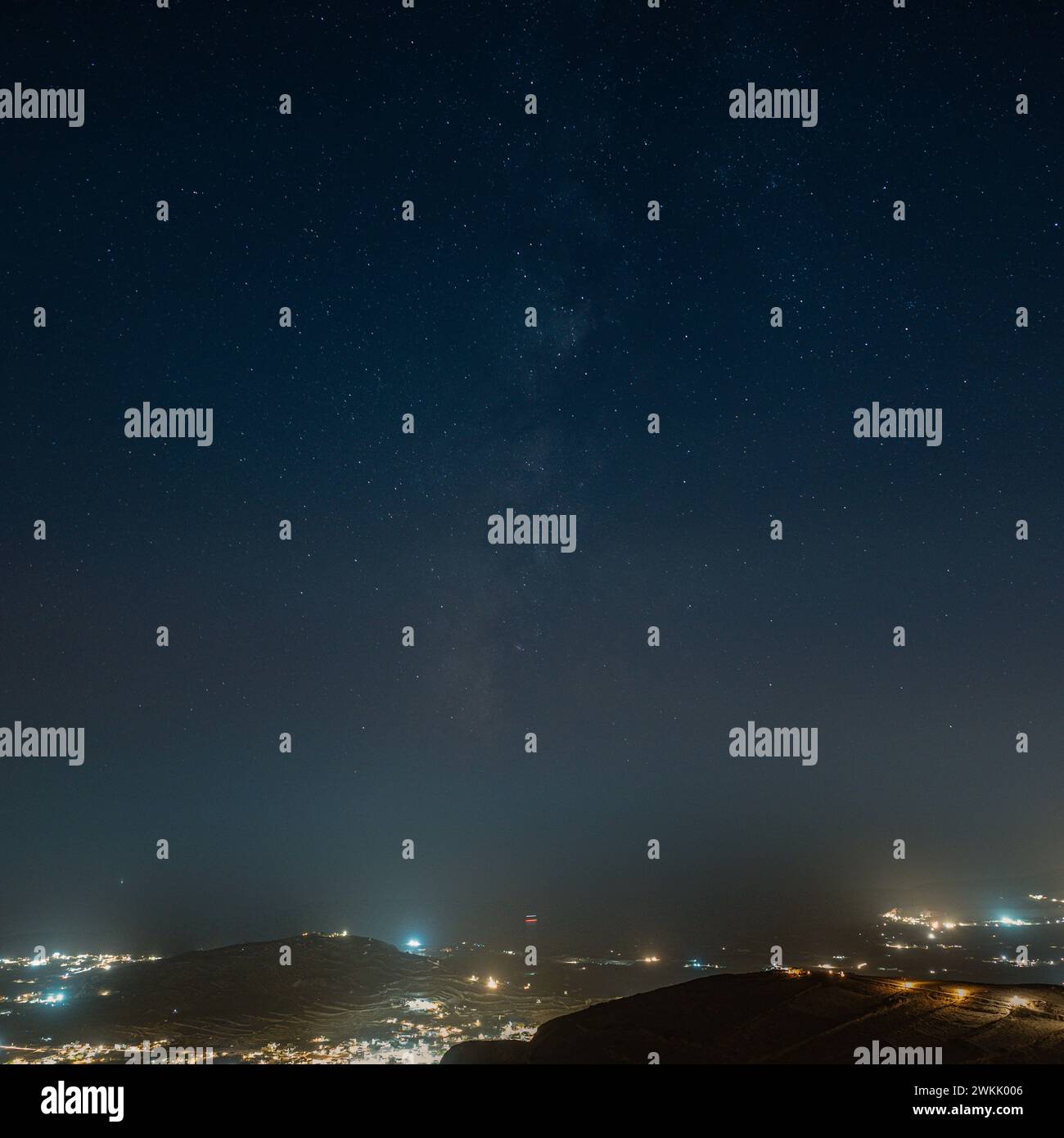 Stars twinkling above city hi-res stock photography and images - Alamy