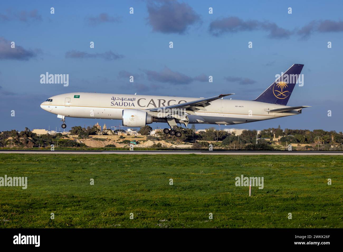 Saudia - Saudi Arabian Airlines Cargo Boeing 777-FFG (REG: HZ-AK71 ...