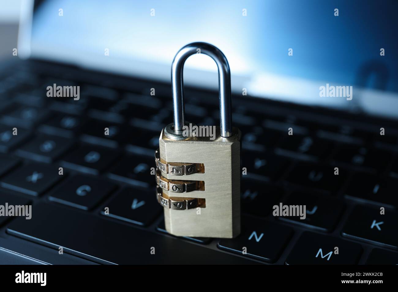Padlock on laptop programming hi-res stock photography and images - Alamy