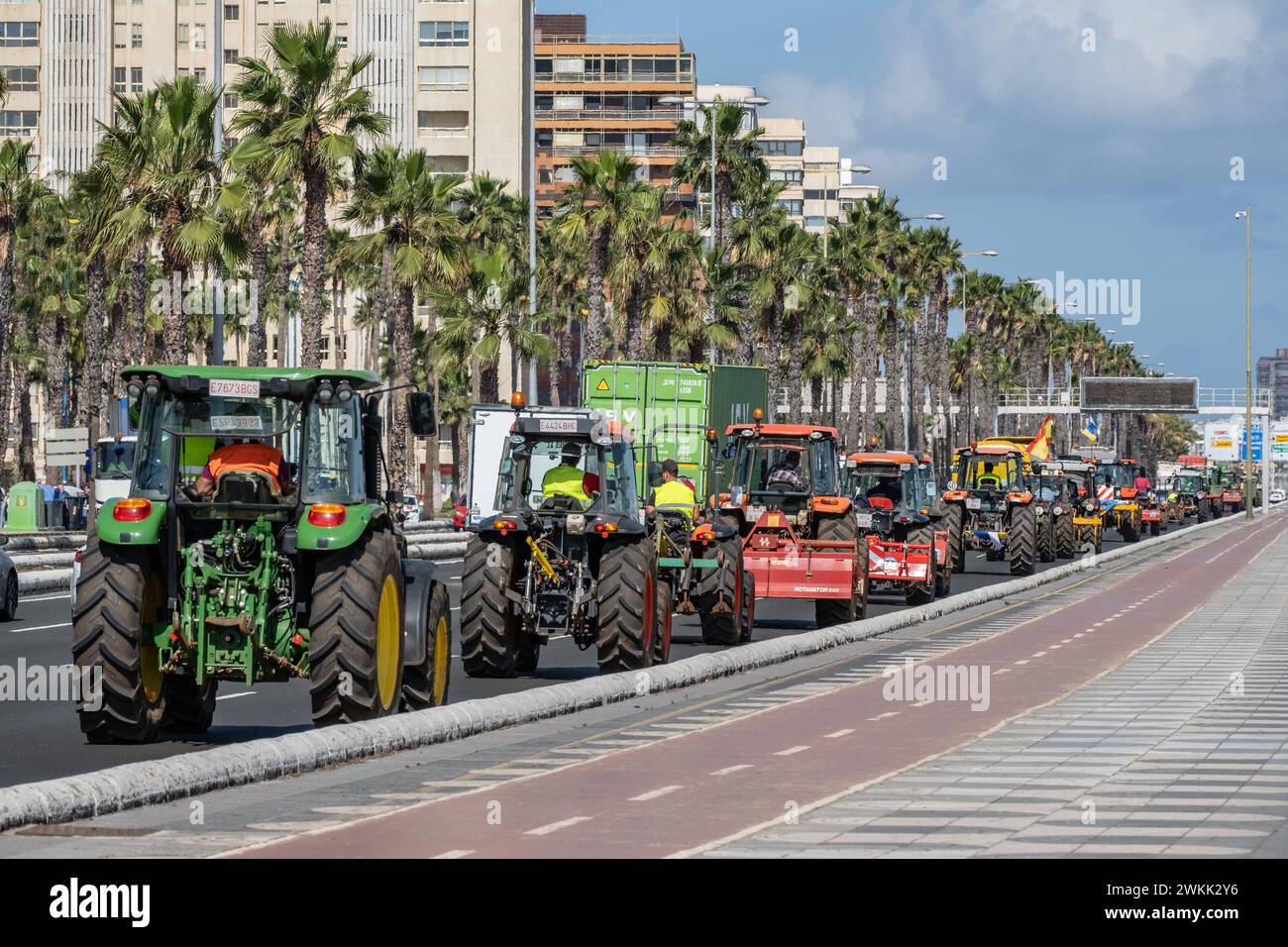 Spanish farmers protesting hi-res stock photography and images - Alamy