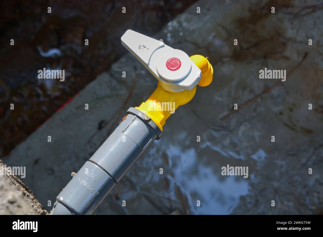 Yellow white pipe earth hi-res stock photography and images - Alamy