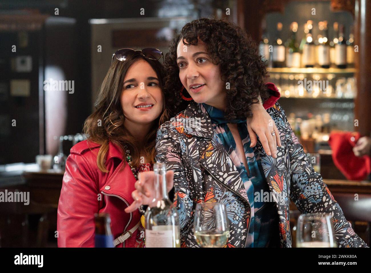 LIFE & BETH, (aka LIFE AND BETH), from left: Sas Goldberg, Arielle ...